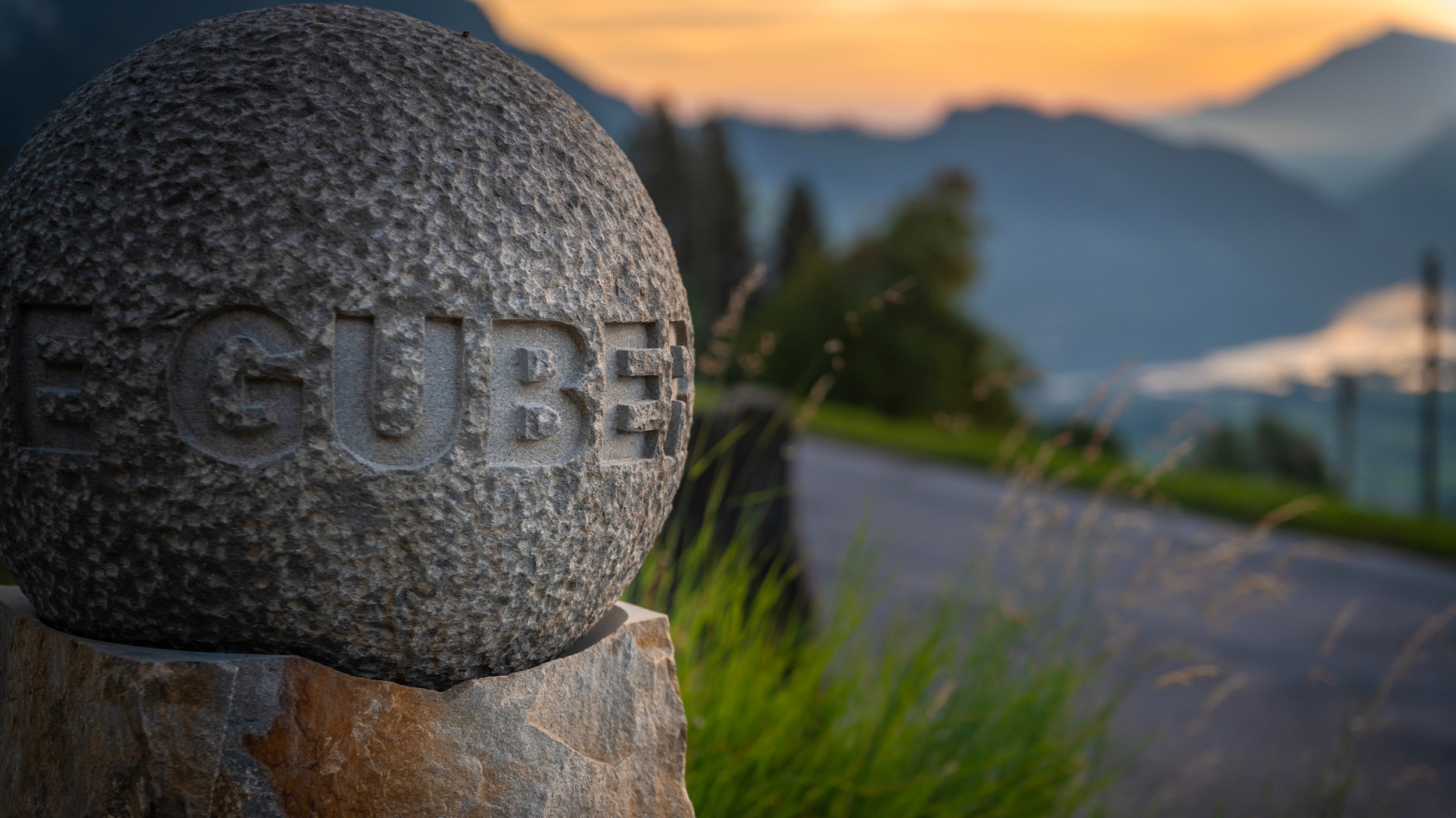 GUBER Natursteine AG : Quarzstein aus dem Steinbruch